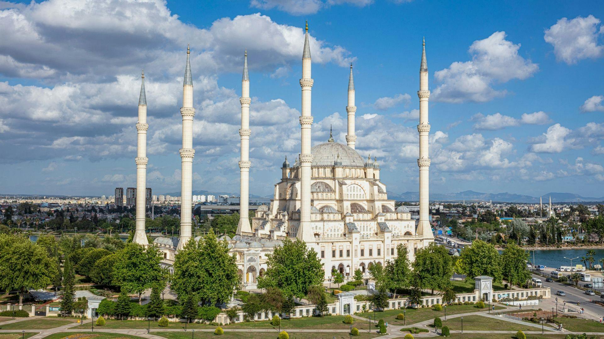 Como viajar de Adana para Dinar