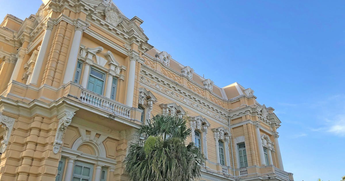 Train Madrid to Mérida from R 550 | Busbud