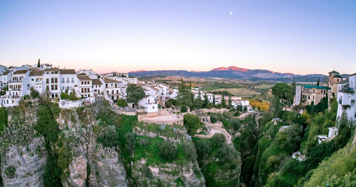 Bus Serrato to Ronda from $5 | Refundable Tickets | Busbud